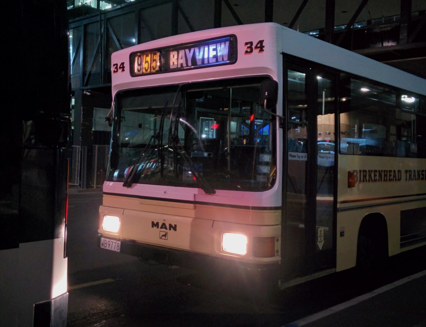 06-unreadable-bus-sign - Greater Auckland